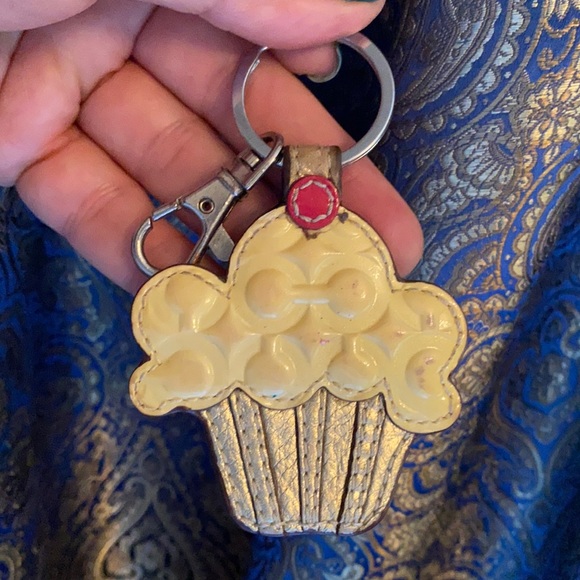 Coach | Bags | Coach Signature Cupcake Key Ring Bag Charm Purse ...